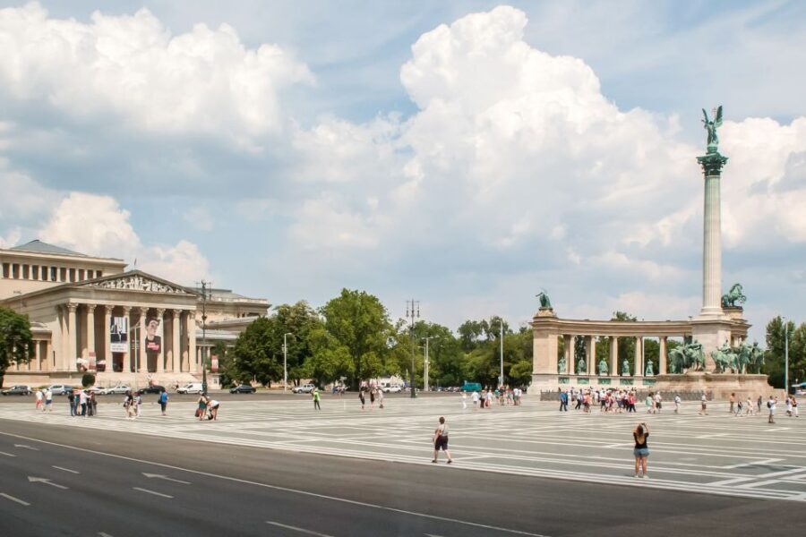Budapest: Floating Bus Tour by Land and Water - The Itinerary: Land and Water in One Loop
