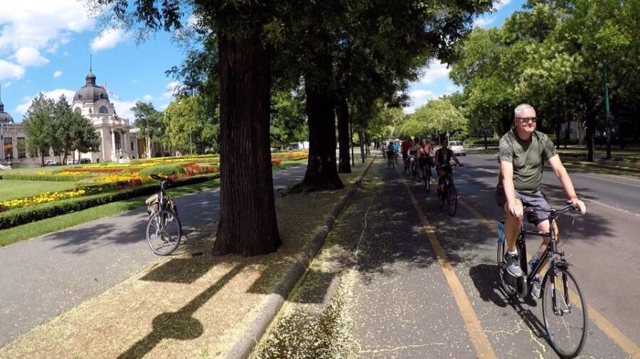 Budapest Highlights Bike Tour with a local guide - Practical Tips for Enjoying the Tour