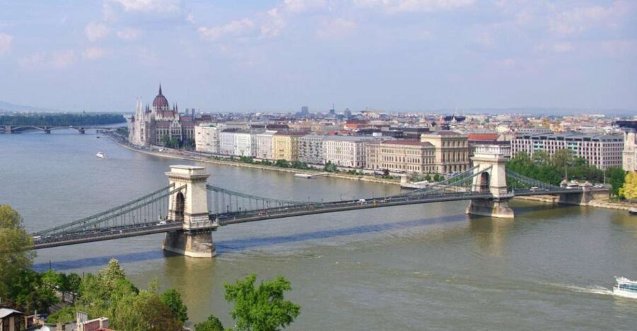 Budapest: Multilingual Highlights Tour - What You’ll Appreciate About This Tour