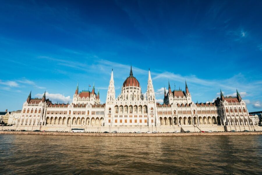 Budapest: Nighttime or Daytime Sightseeing Cruise - The Experience: A Closer Look