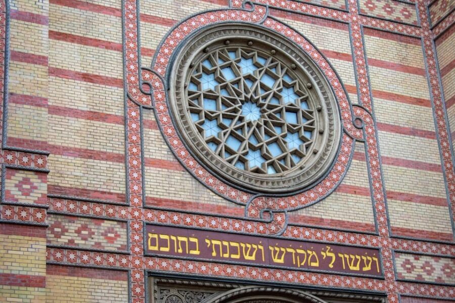 Budapest Old Jewish Quarter History Private Walking Tour - What Makes This Tour Stand Out