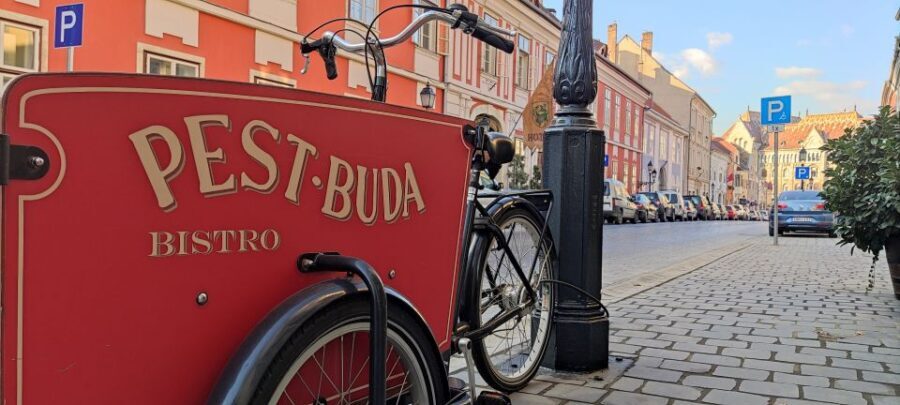 Budapest: Walking Tour in the Buda Castle District - Vienna Gate and Initial Exploration