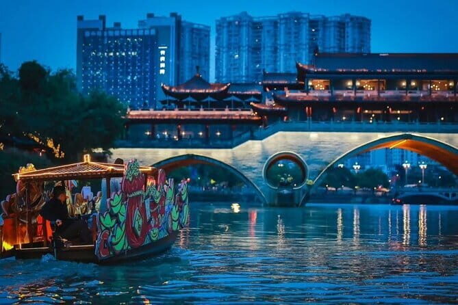Chengdu Night Cruise Tour including Hotpot Dinning Experience - Food & Hotpot: The Culinary Finish
