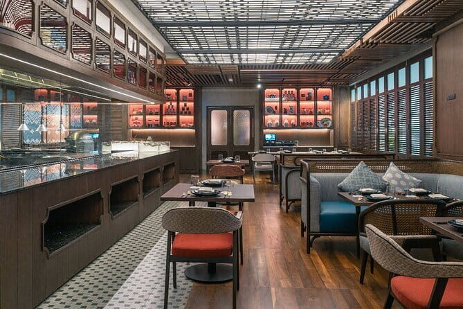 ChomSindh Authentic Thai Dining Experience - Lunch or Dinner - The Dining Atmosphere and Service