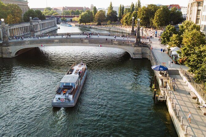 City lounge trip with the lounge ship through Berlin - Practical Details and Tips