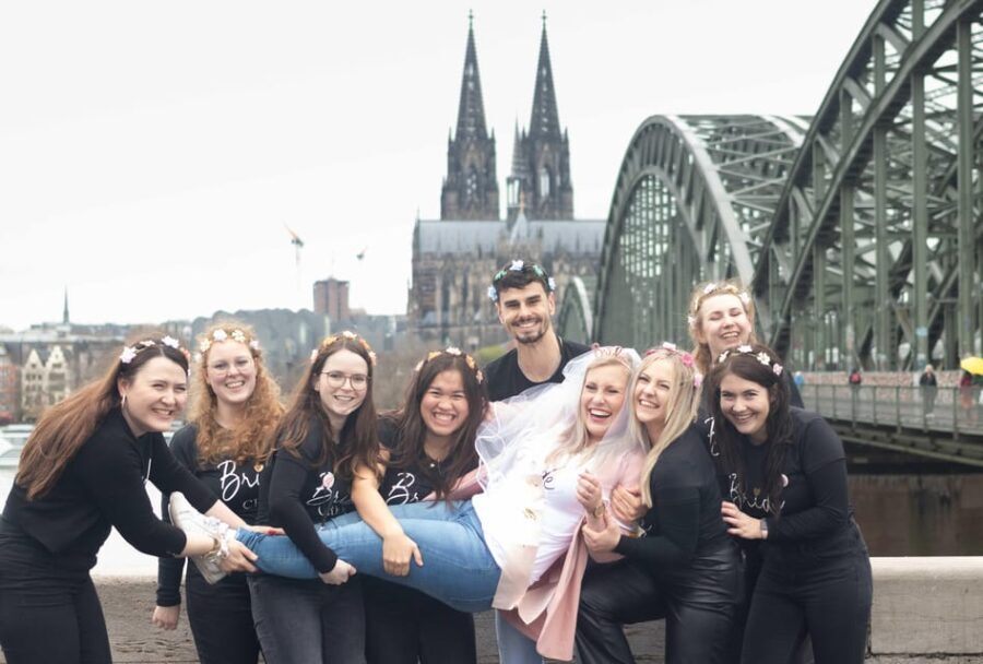 Cologne: JGA Tour in der Altstadt mit Fotoshooting - Detailed Breakdown of the Tour Experience