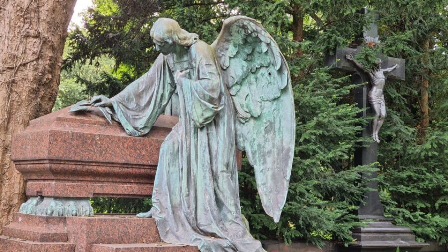 Cologne: Melaten Cemetery Celebrities and Curiosities - Key Points