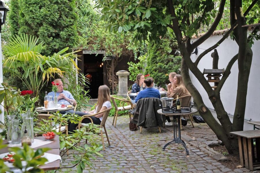 Cologne-Nippes: Summer wine party in the frenchstyle garden - Who Will Love This Experience?