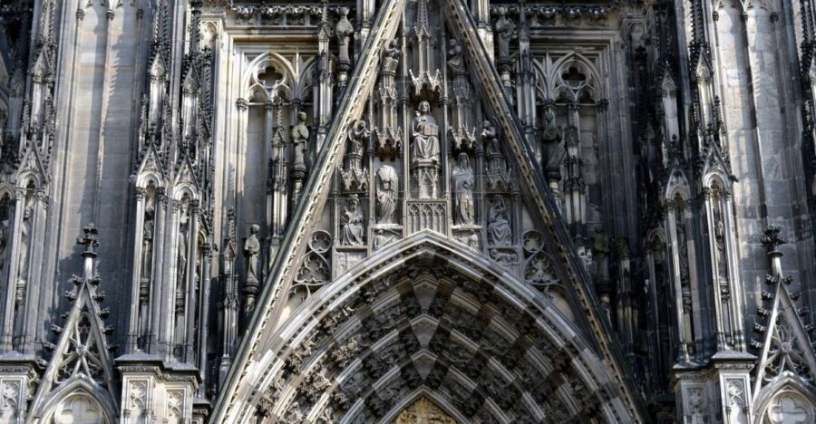 Cologne: Old Town Historical Walking Tour with GEO Epoche - Who Would Enjoy This Tour?