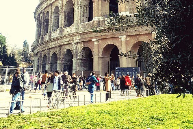 Colosseum guided tour with visit to the arena - Who Should Consider This Tour?