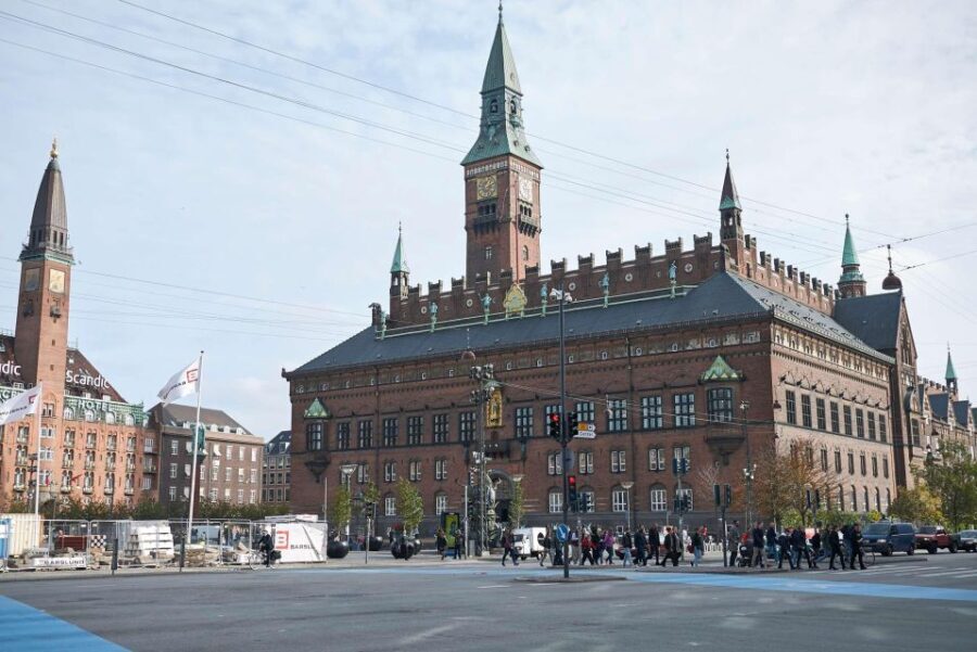Copenhagen: Canal Boat Cruise & Old Town/Nyhavn Walking Tour - What to Expect on the Day
