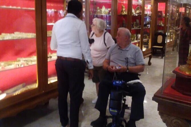 Cruise Passengers with Physical Challenges Explore Colombo by Car - Who Is This Tour Best For?