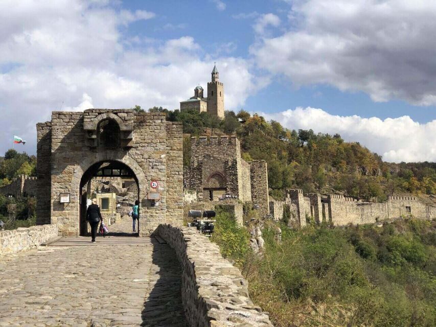 Day Trip to Bulgaria and Veliko Tarnovo from Bucharest - Transportation and Group Dynamics
