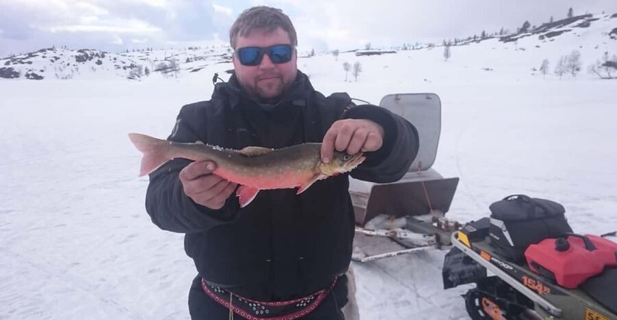 Day with a local - a true finnish experience - Snowshoeing and Nature Walks in Peaceful Isolation