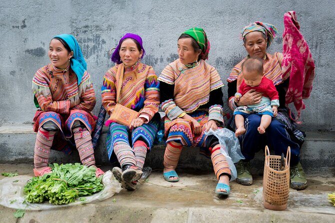 Doi Suthep and Hmong Hilltribe Half Day Tour in Chiang Mai - Exploring the Itinerary in Detail