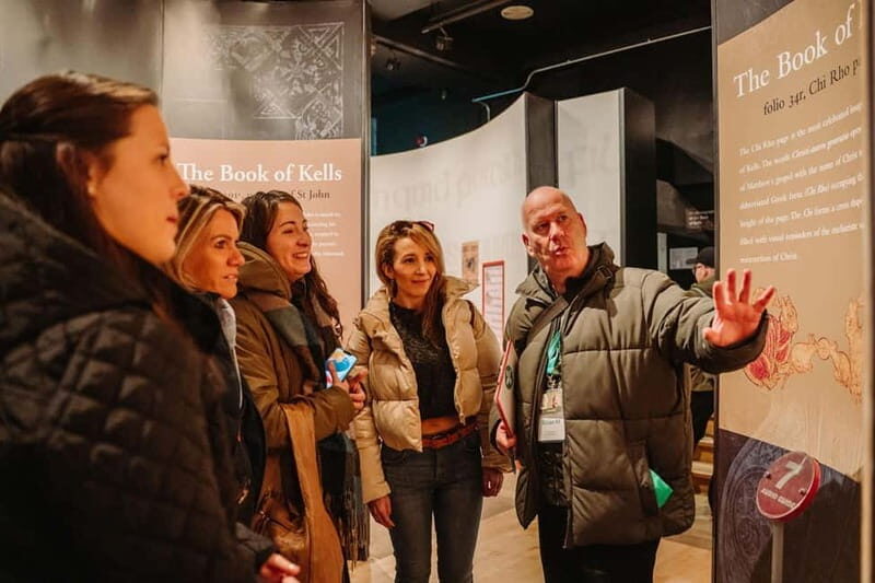 Dublin: Trinity College, Castle, Guinness and Whiskey Tour - Visiting Trinity College and the Book of Kells