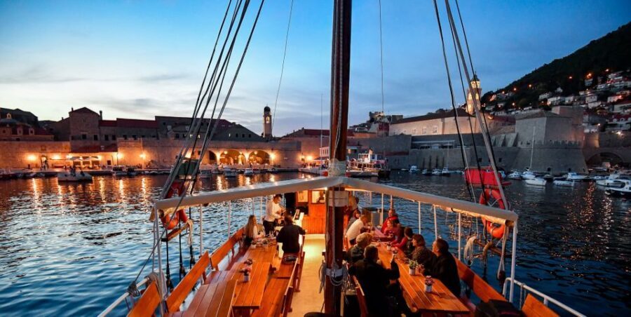 Dubrovnik: Panoramic Sunset Cocktail Cruise Around Old Town - The Cruise Experience — A Deep Dive