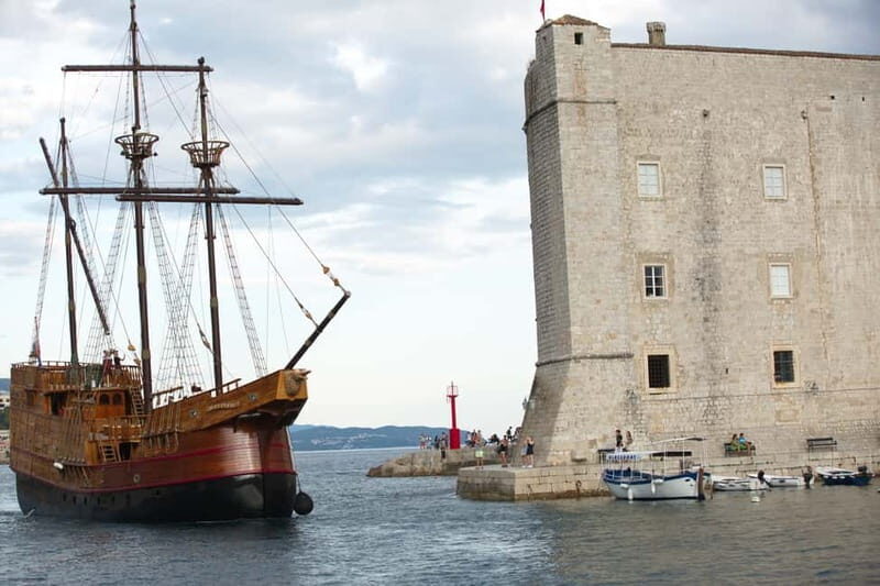 Dubrovnik walking tour and cruise on Karaka ship - A Closer Look at the Experience: Why It Works