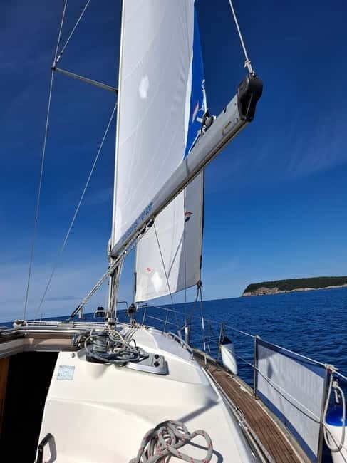 Dubrovnik yacht cruise - Private tour to Elafity & Blue cave - Why Choose a Sailing Yacht in Dubrovnik?