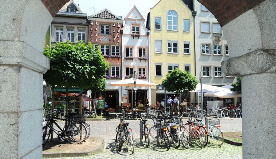 Düsseldorf: Altstadt Guided Tour - Discovering Düsseldorf’s Historic Heart