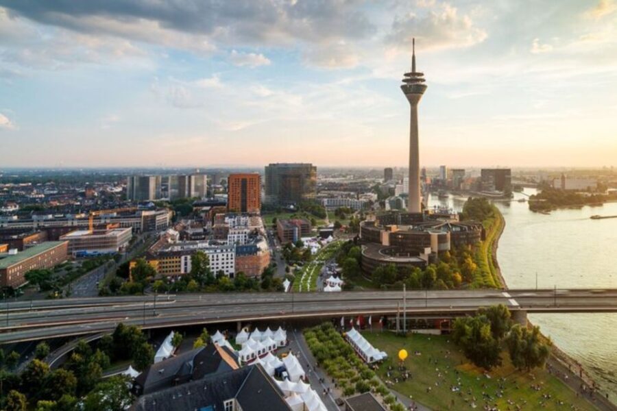 Düsseldorf: Private custom tour with a local guide - How the Tour Works — What to Expect