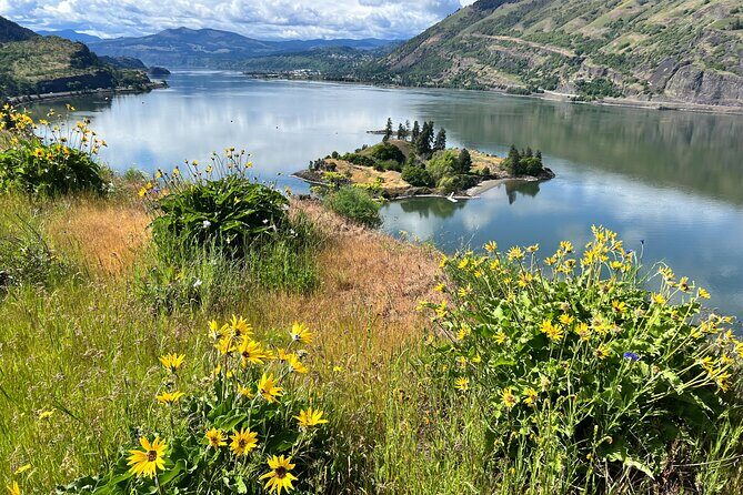 E Bike Rental in Hood River - The Route: Scenic Highlights and Historic Tunnels
