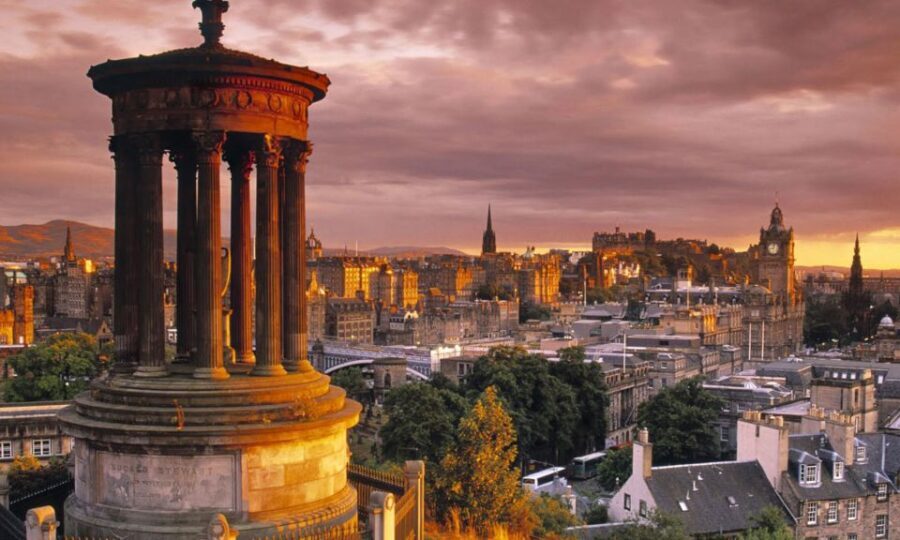 Edinburgh: 3-Hour Historical Walking Tour in Spanish - Exploring the Royal Mile