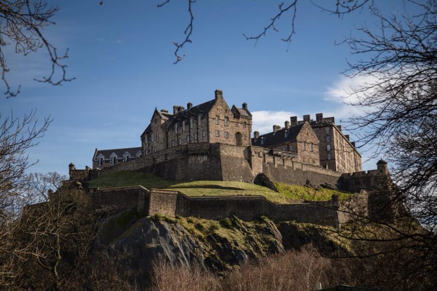 Edinburgh Castle & Royal Mile Walking Tour - Ticket Included - The Itinerary: What You’ll See and Do