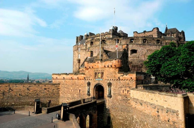 Edinburgh: Immersive Old Town Historical Walking Tour - Why Choose This Tour?