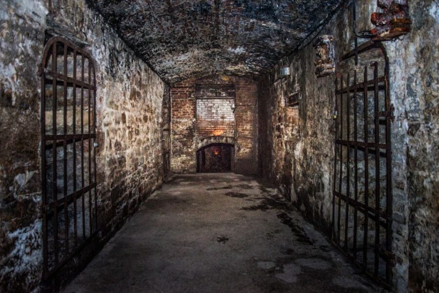 Edinburgh: Late-Night Underground Vaults Terror Tour - The Practicalities and Value