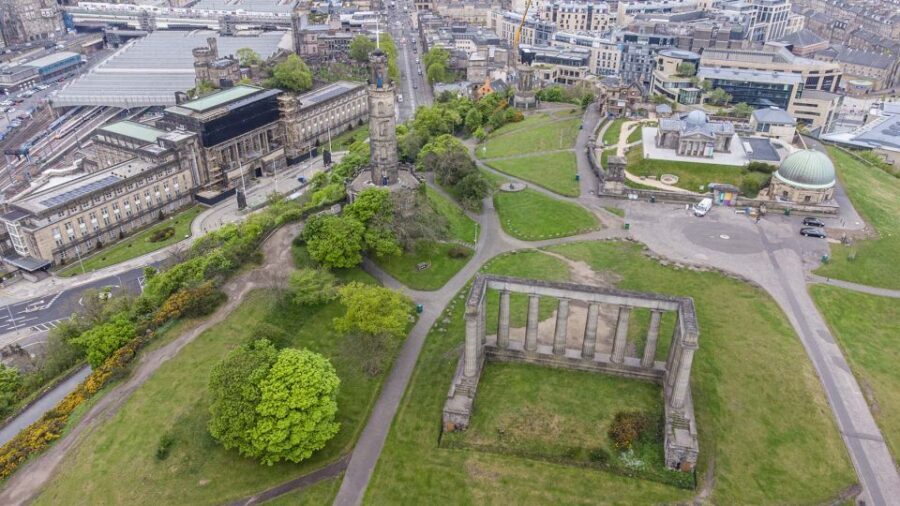 Edinburgh: Old Town History Walking Tour - Authentic Experiences and Authentic Guides