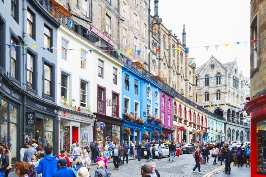 Edinburgh Old Town: Professional Photoshoot & Edited Photos - The Value of a Professional Photoshoot in Edinburgh