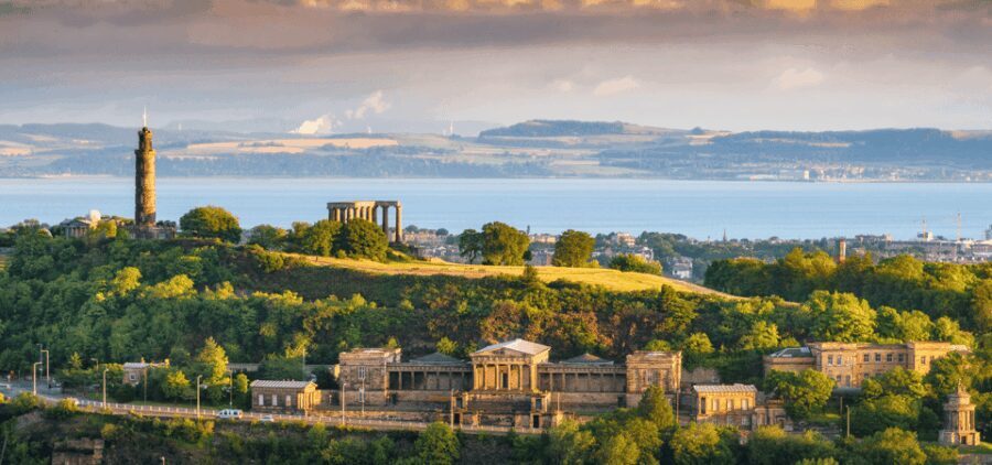 Edinburgh: Old Town Walking Tour with an APP - The Itinerary: What to Expect