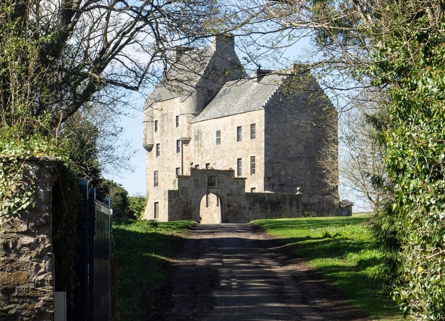 Edinburgh: Outlander and Castles Filming Locations Day Tour - Transport and Group Dynamics