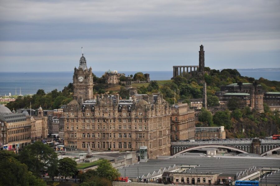 Edinburgh Welcome Tour: Private Tour with a Local - What makes this tour stand out?