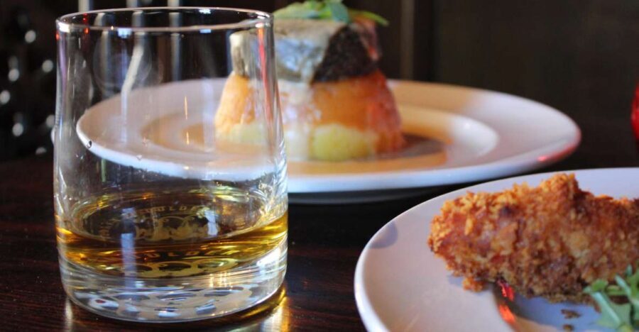 Edinburgh: Whisky Flight in one of the oldest pubs - The Itinerary: What to Expect