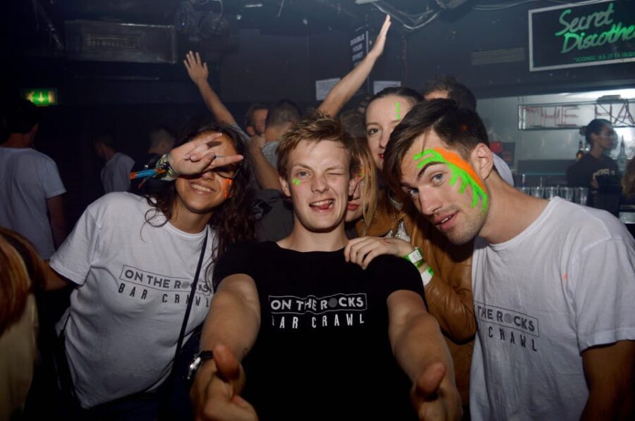 Edinburgh's Best Bar Crawl: Free Shots, Discounts, Photos - The Practicalities