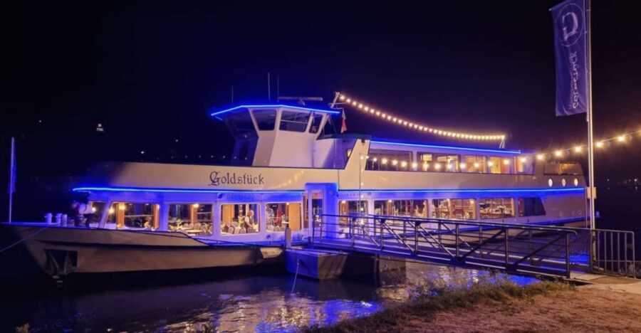 Evening-Cruise to the fireworks of the Cochemer Winefest. - A Closer Look at the Experience