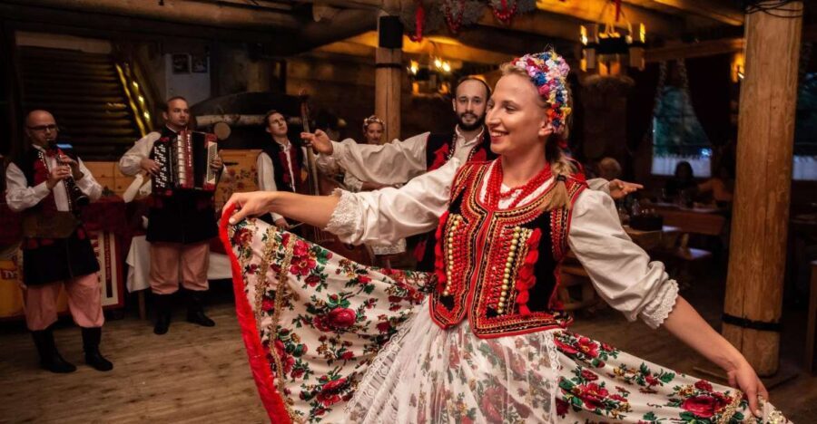 Evening Folk Show, singing, dancing and delicious food! - Location and Setting: A Cozy Cottage Near Krakow