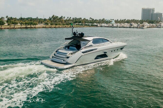 Experience Luxury 65FT Azimut Private Yacht in Miami Beach - Amenities and Inclusions