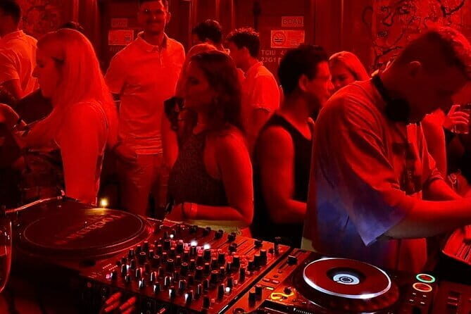 Experience night bars Shanghai with Transportation - The Sum Up