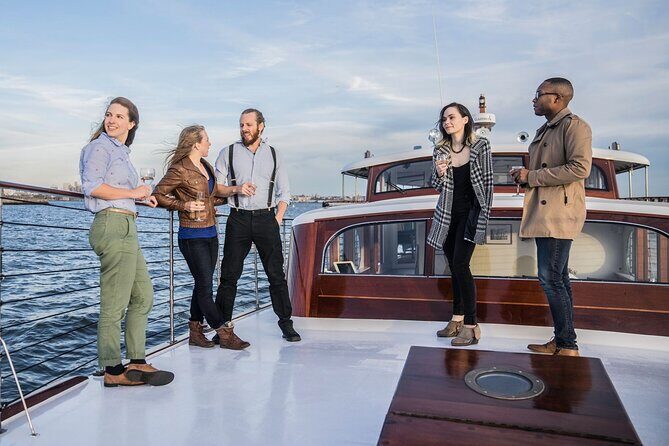 Fall Foliage Cruise on Yacht Full Moon from Chelsea Piers - Beverages and Refreshments