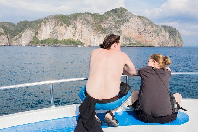 Ferry Transfer from Krabi Klong Jilad Pier to Phi Phi Tonsai - Who Should Consider This Ferry?