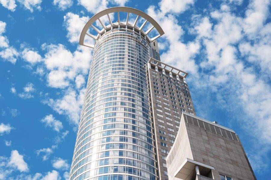 Frankfurt: Insta-Perfect Walk with a Local - Meeting Point and Duration