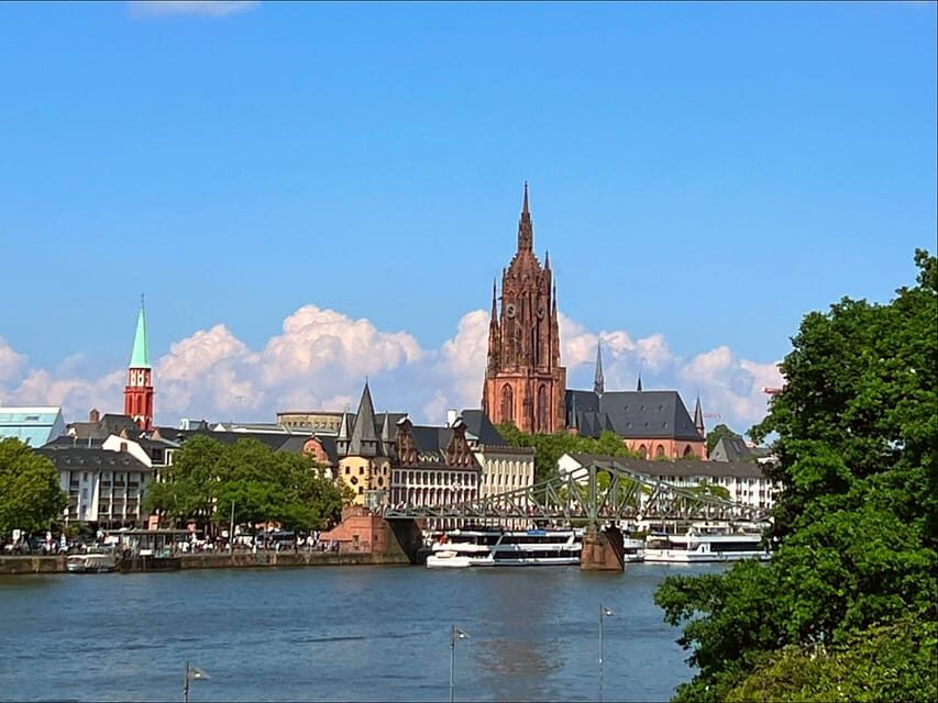Frankfurt: Walking tour in Russian in private - just for you and your friends - Detailed Itinerary and Highlights