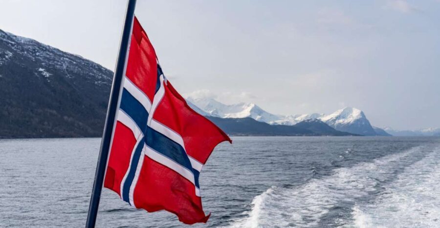 From Ålesund: Winter Fjord Cruise to Geirangerfjord - Highlights Along the Route