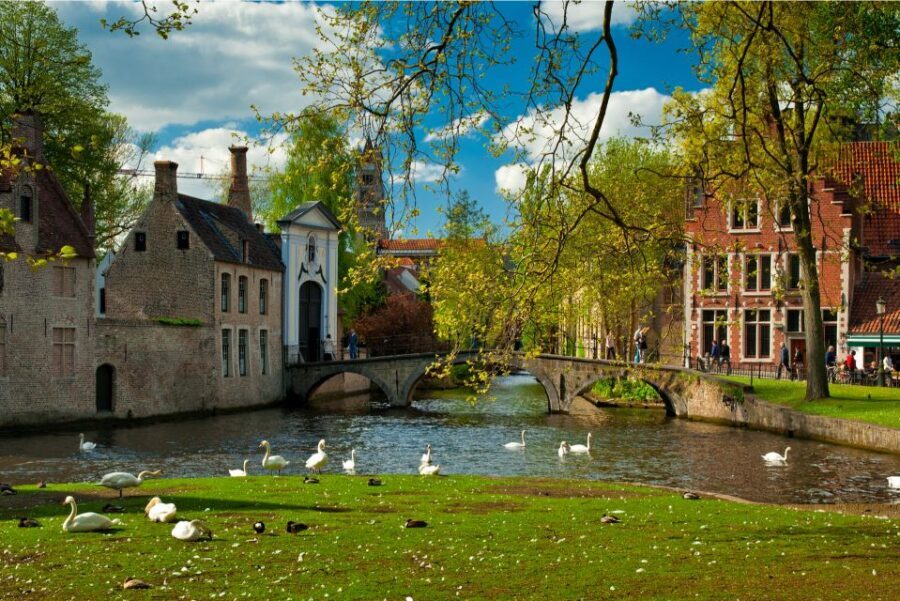From Brussels: Bruges Day Trip with Boat Tour Option (ES) - The Itinerary in Detail: What to Expect