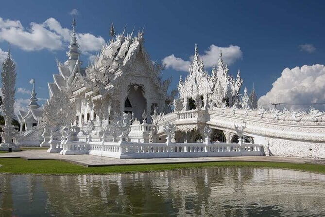 From Chiang Rai: 3 Temples, Golden Triangle Tour, Tea Plantation - Authenticity and Atmosphere
