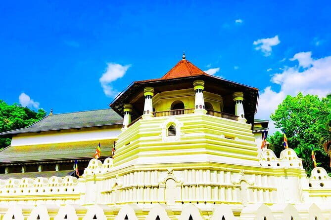 From Colombo: Overnight Tour to Kandy and Transfer to Sigiriya - Why This Tour Offers Great Value