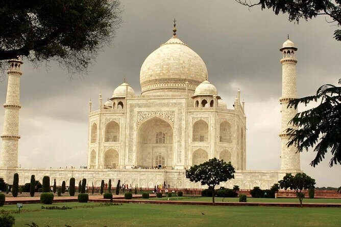From Delhi: Taj Mahal and Agra Fort By Superfast Train - The Itinerary in Detail: What to Expect